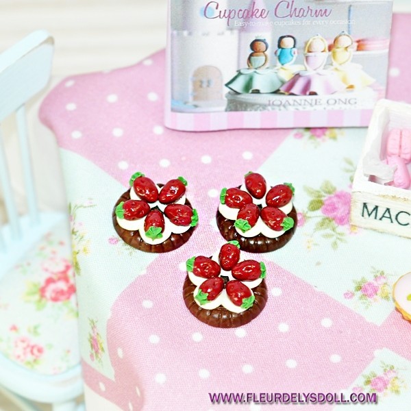 STRAWBERRY TART MINIATURE LATI YELLOW BARBIE FASHION ROYALTY BLYTHE ...