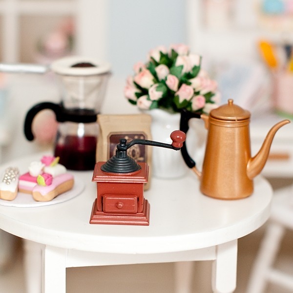 RE-MENT MINIATURE COFFEE MACHINE LATI YELLOW BARBIE FASHION ROYALTY ...