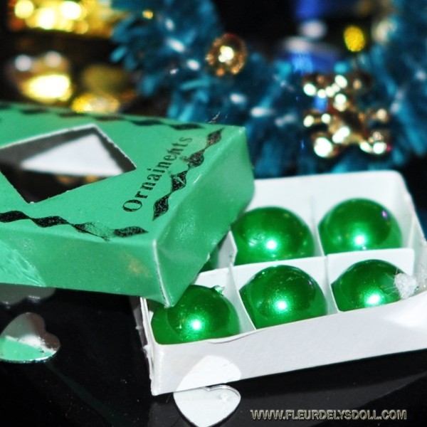 CHRISTMAS TINY TREE BAUBLES BOX MINIATURE BARBIE FASHION ROYALTY BJD ...