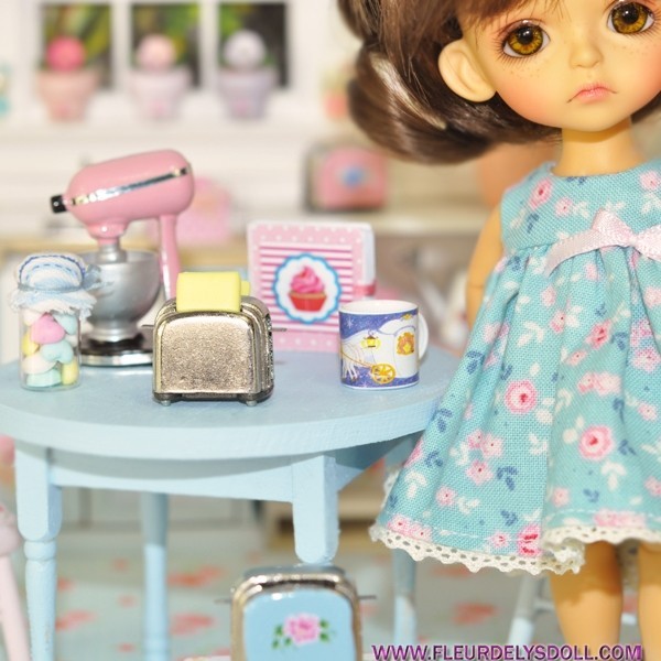 KITCHEN TOASTER MINIATURE BARBIE FASHION ROYALTY BJD BLYTHE PULLIP LATI ...